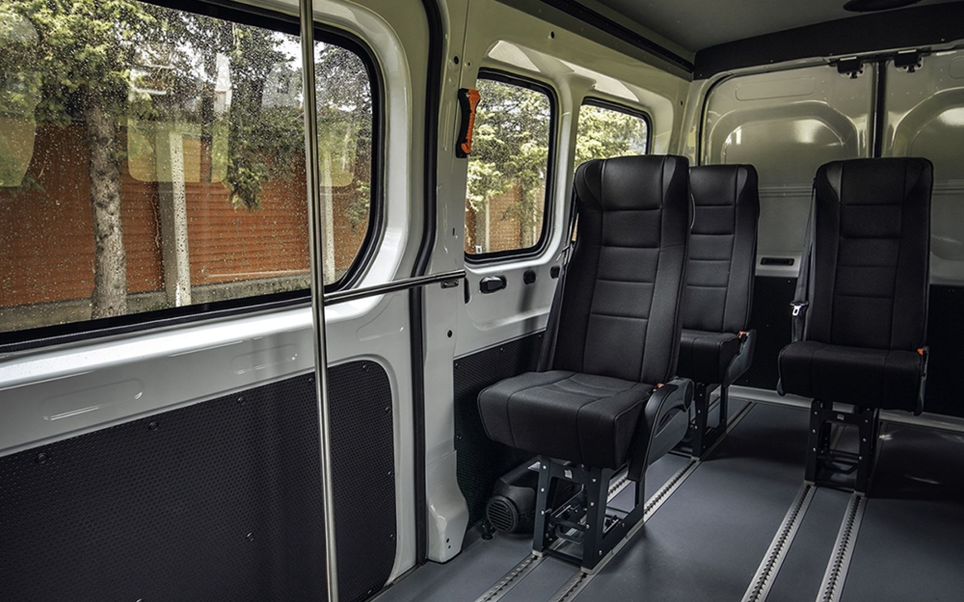 Maxus e-Deliver 9: el-varebil og chassis | Ferno Mobility